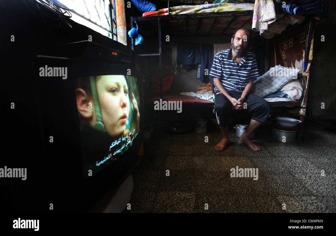 Tv in prison cell hi-res stock photography and images - Alamy