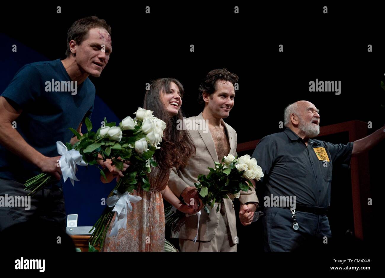 Michael Shannon, Kate Arrington, Paul Rudd, Ed Asner on stage for GRACE ...