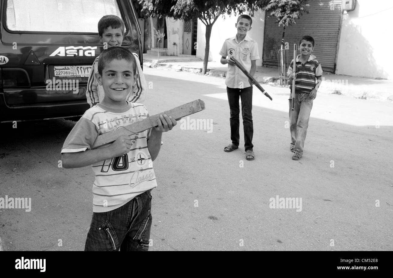 Syria kids Black and White Stock Photos & Images - Alamy