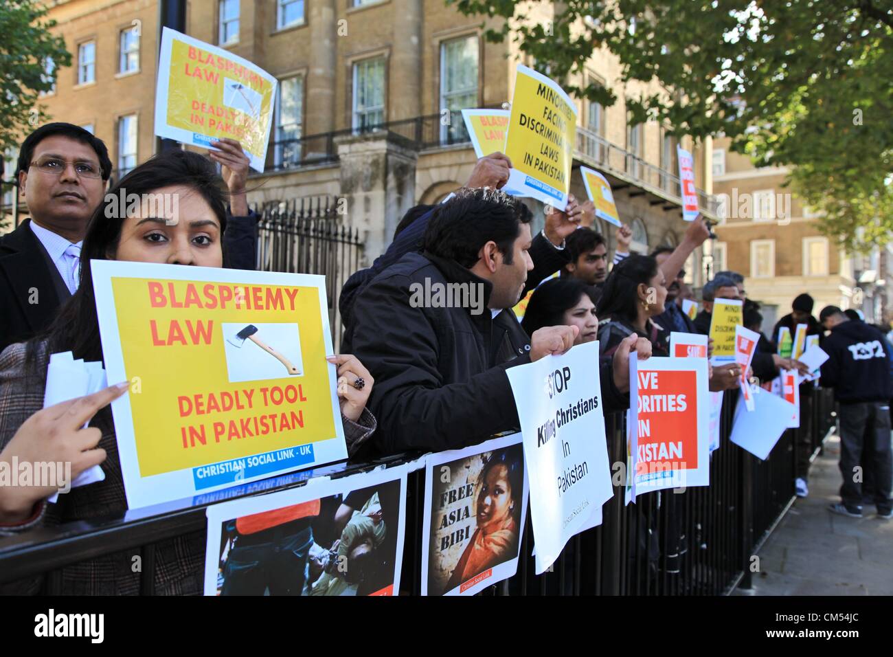 London, UK. 6th October A small group of Pakistanis gathered opposite ...