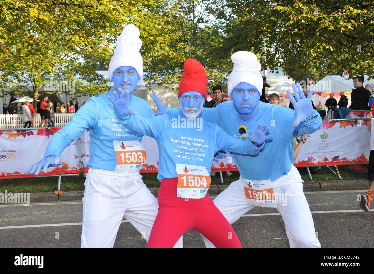 Smurf smurfs fancy dress hi-res stock photography and images - Alamy