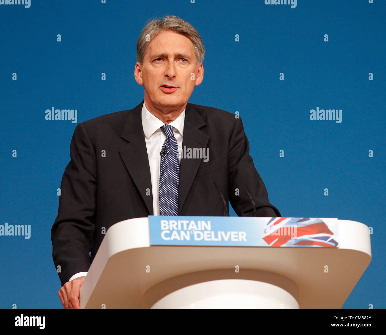 Philip hammond mp defence secretary hi-res stock photography and images ...