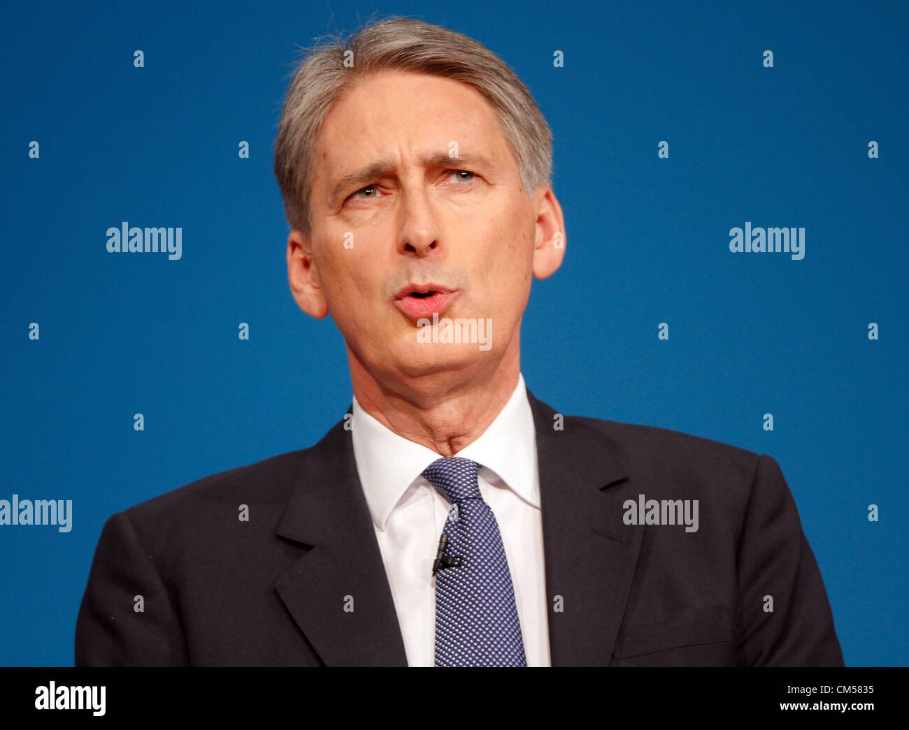 Philip hammond mp defence secretary hi-res stock photography and images ...