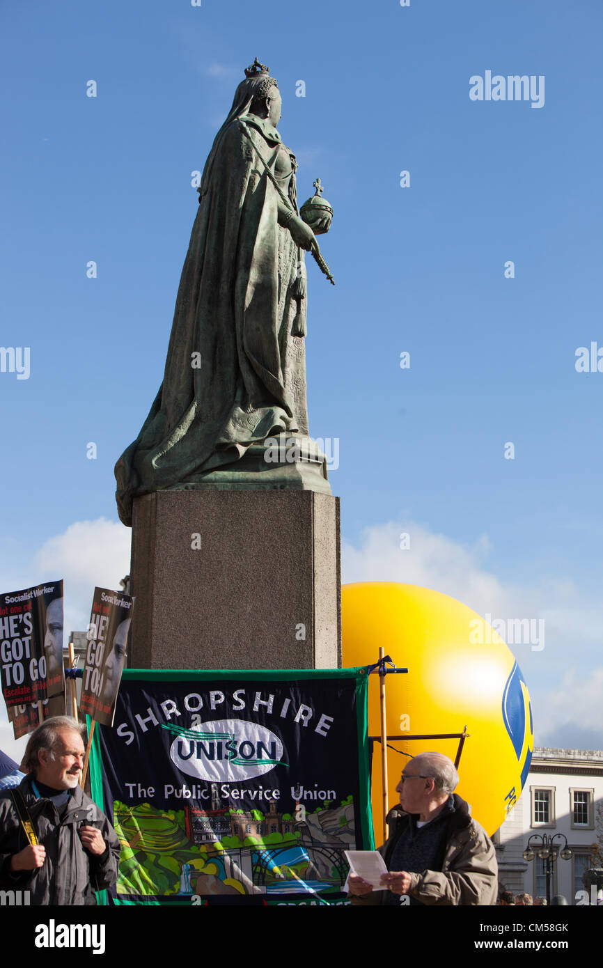 Crowds in Victoria Square getting ready to march in the TUC Rally Stock ...