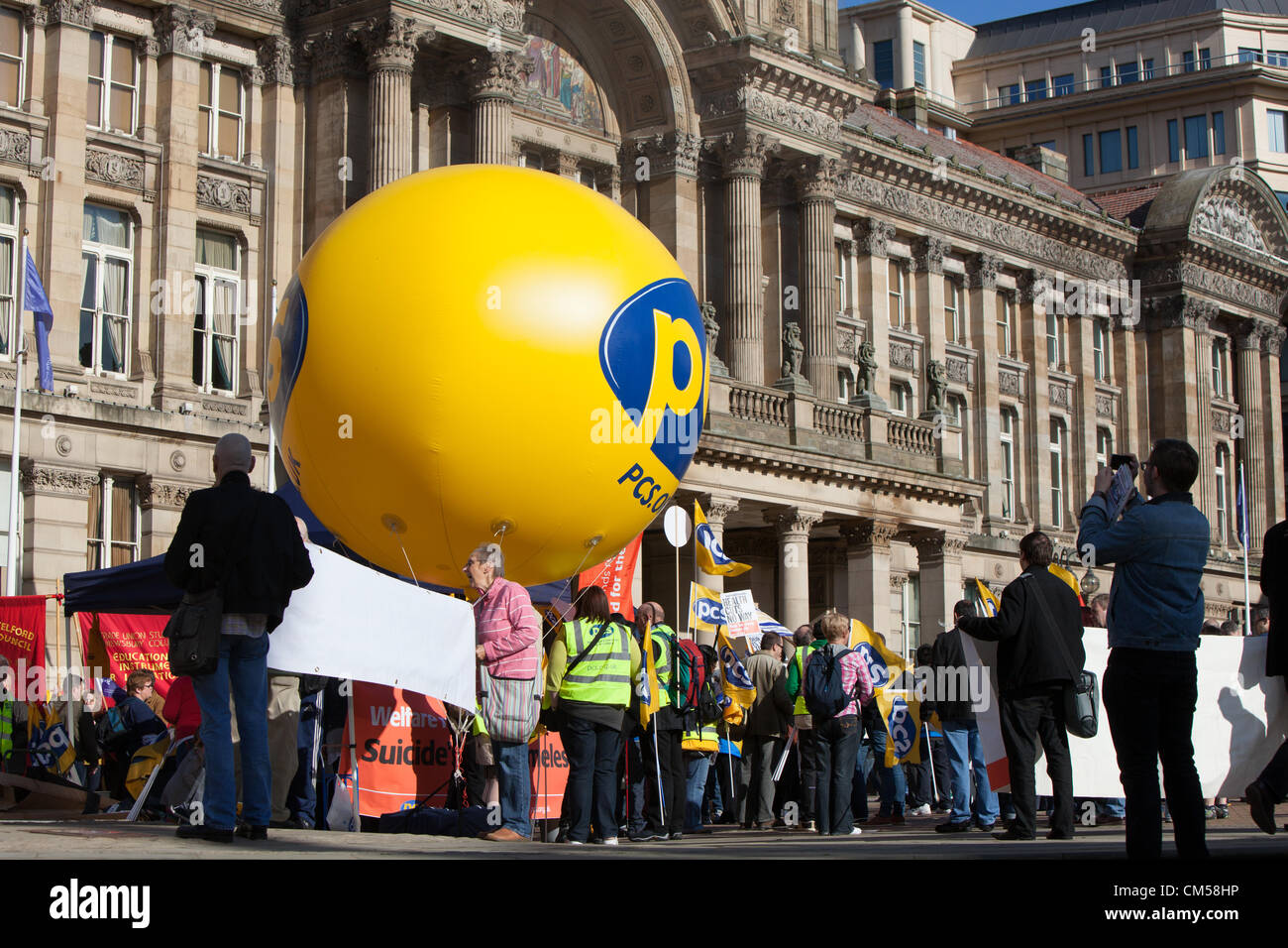 Crowds in Victoria Square getting ready to march in the TUC Rally Stock ...