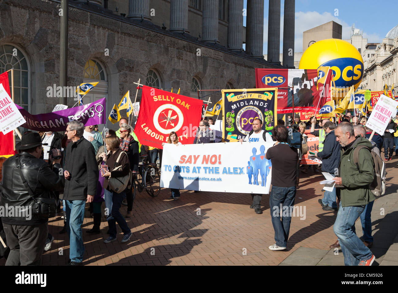 Crowds in Victoria Square getting ready to march in the TUC Rally Stock ...