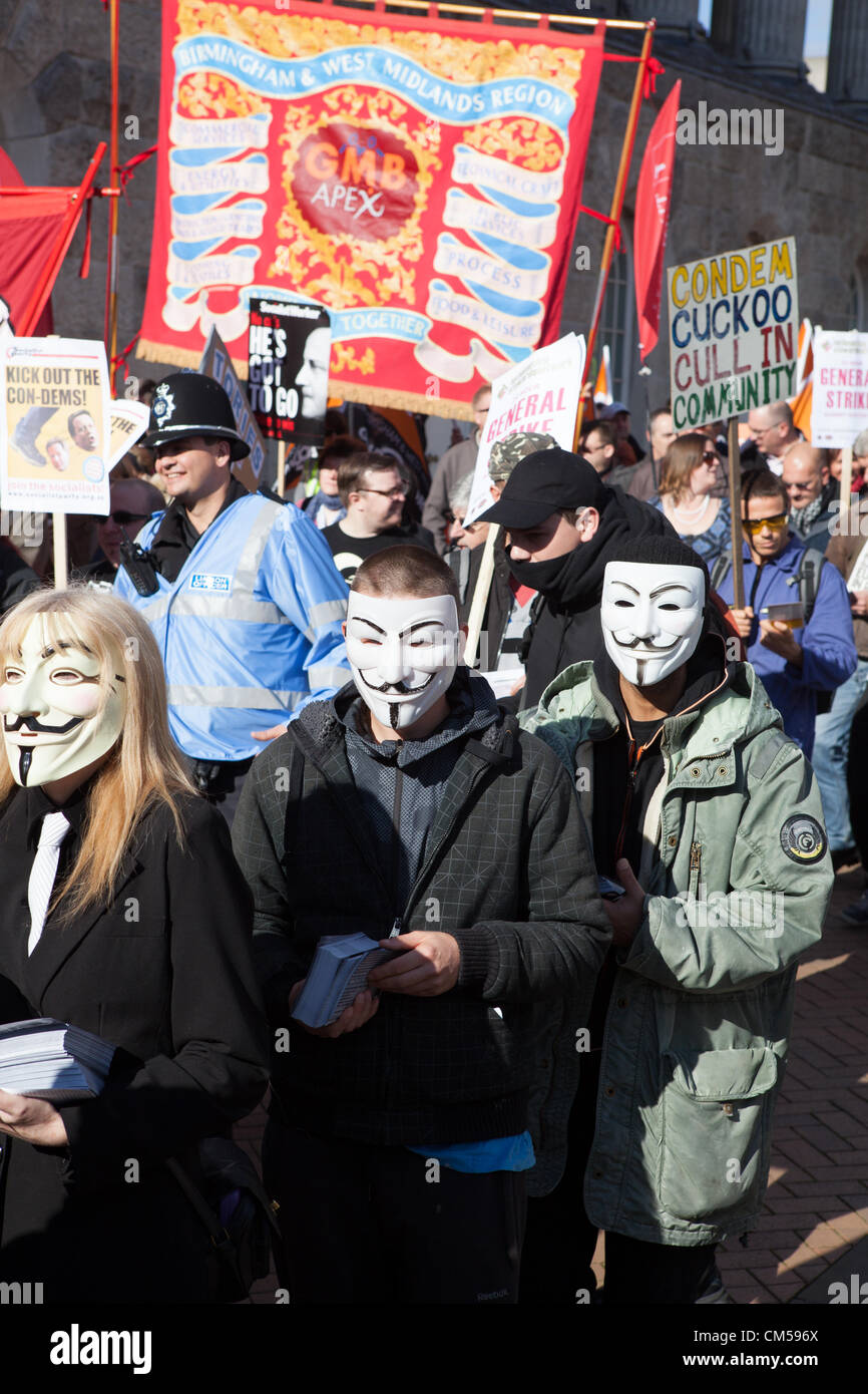 Crowds in Victoria Square getting ready to march in the TUC Rally Stock ...