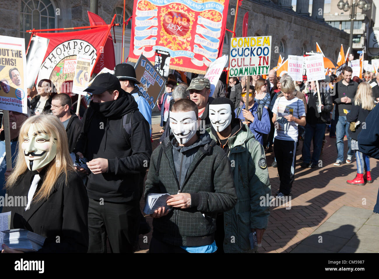 Crowds in Victoria Square getting ready to march in the TUC Rally Stock ...