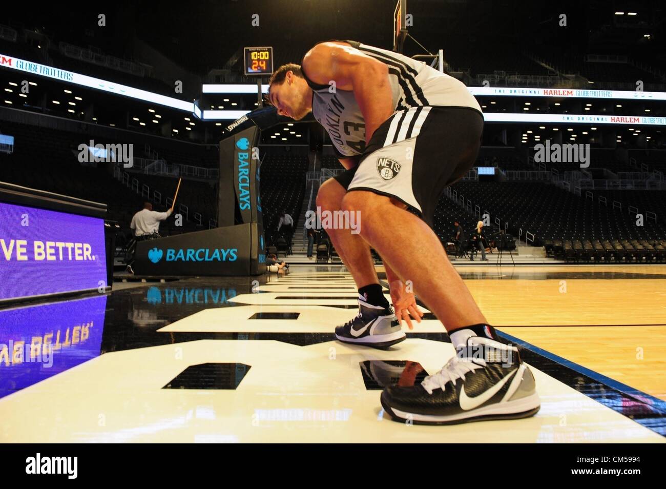 Oct. 7, 2012 - Brooklyn, New York, U.S. - KRIS HUMPHRIES runs sprints ...