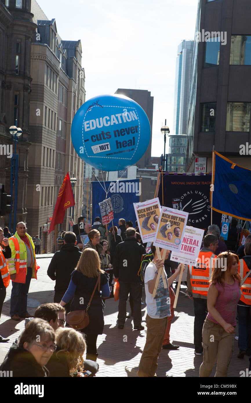 Crowds in Victoria Square getting ready to march in the TUC Rally Stock ...