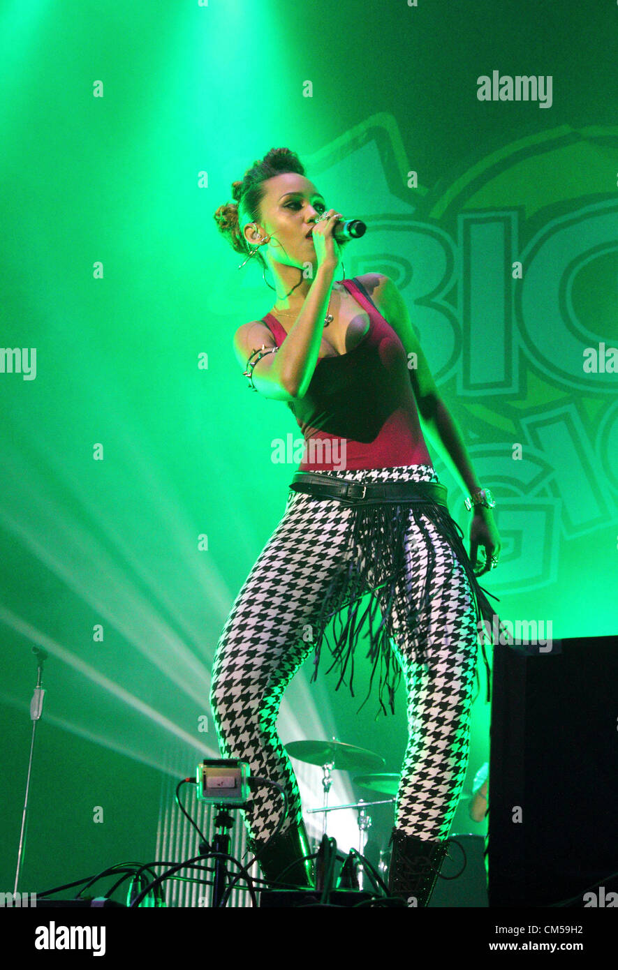 Sheffield - Girlguiding Big Gig 2012 - Amanda Reifer of Cover Drive at ...