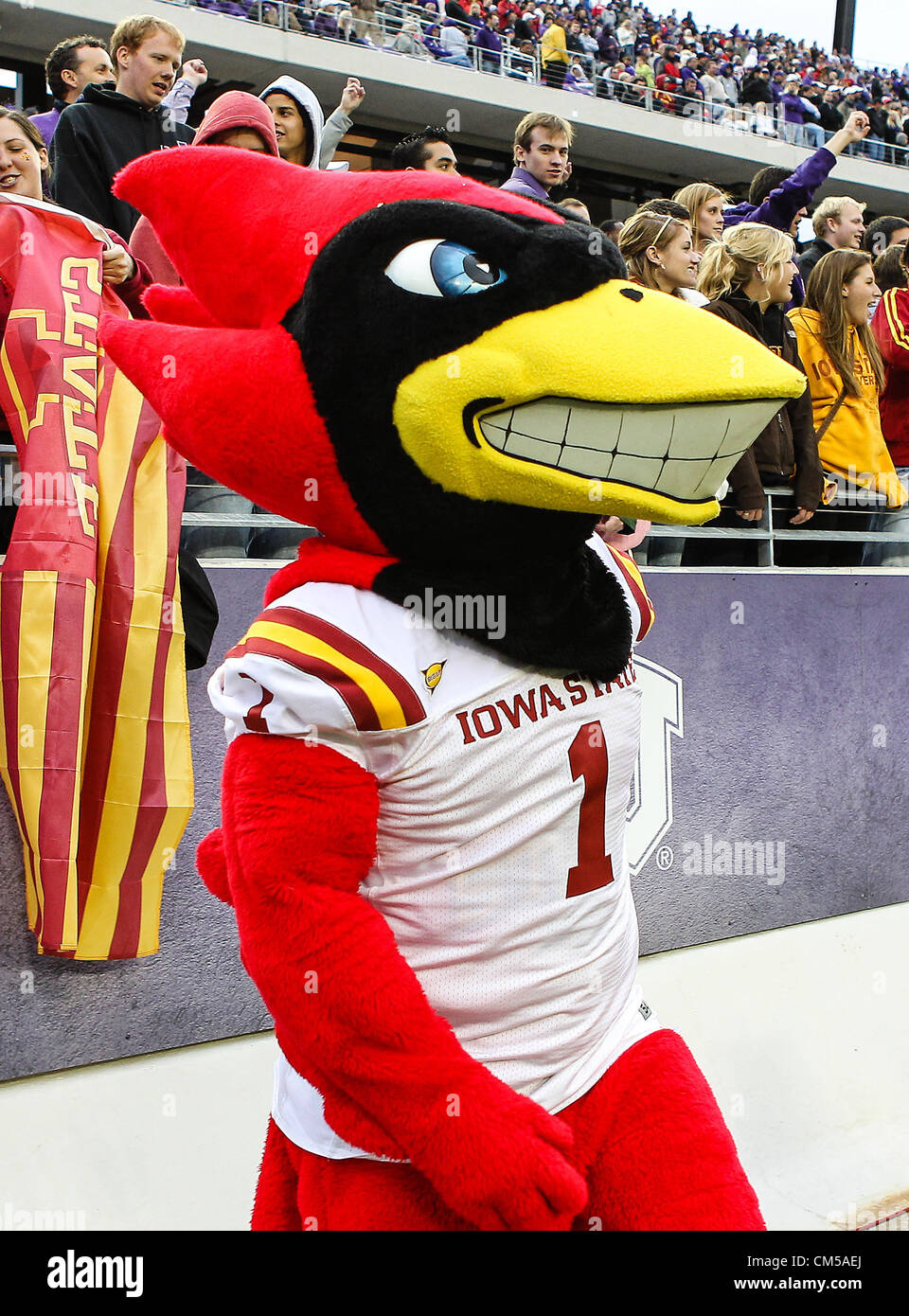 Cardinal mascot hi-res stock photography and images - Alamy