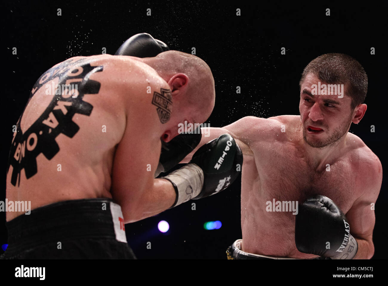 Wbo light middleweight title fight hi-res stock photography and images ...