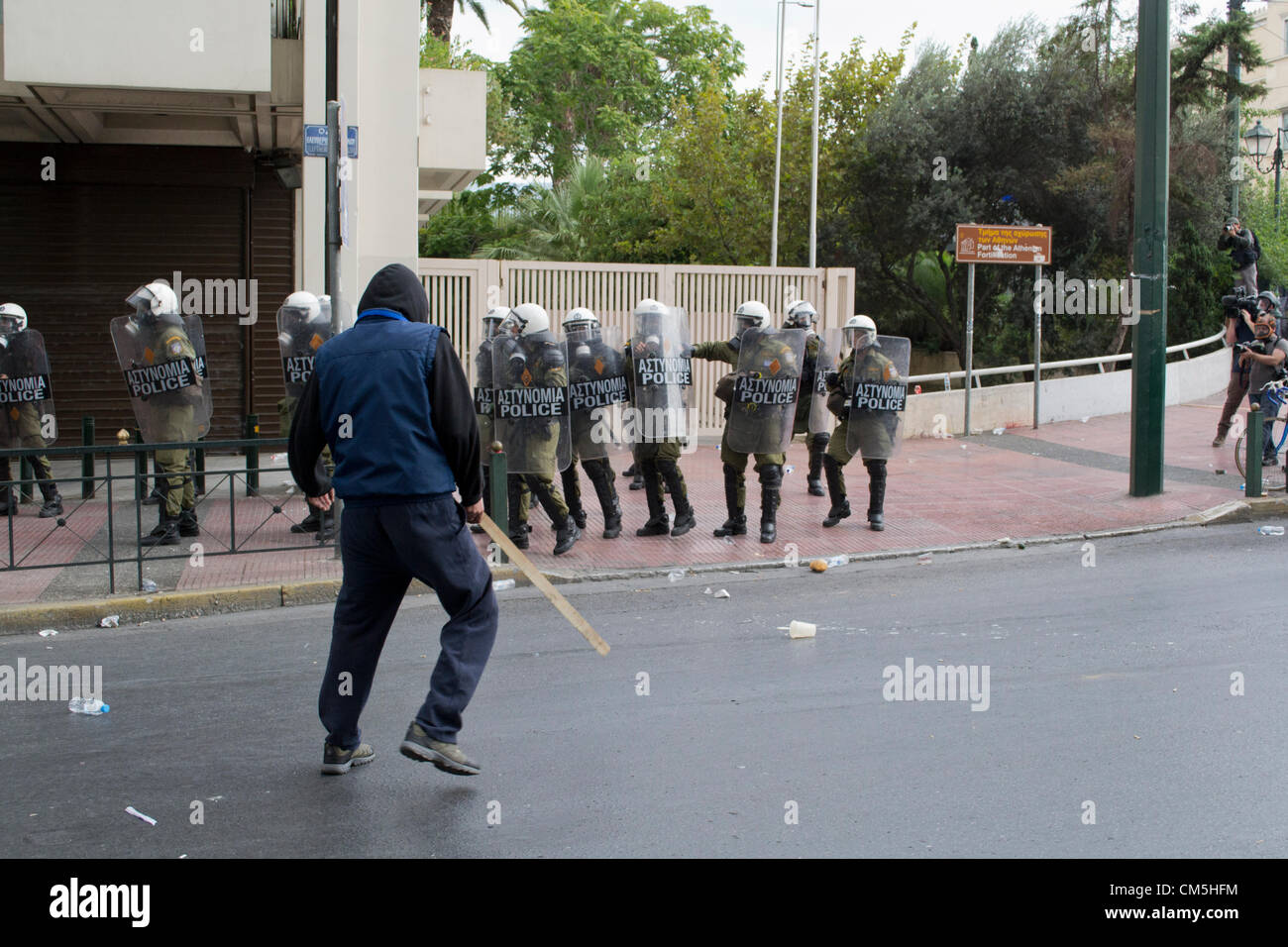 Police and protester hi-res stock photography and images - Alamy