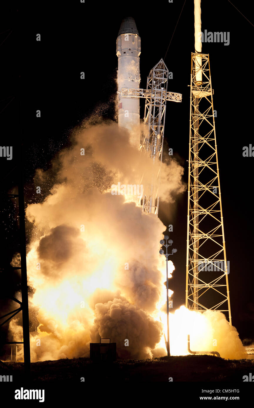 Spacex rocket launch hi-res stock photography and images - Alamy