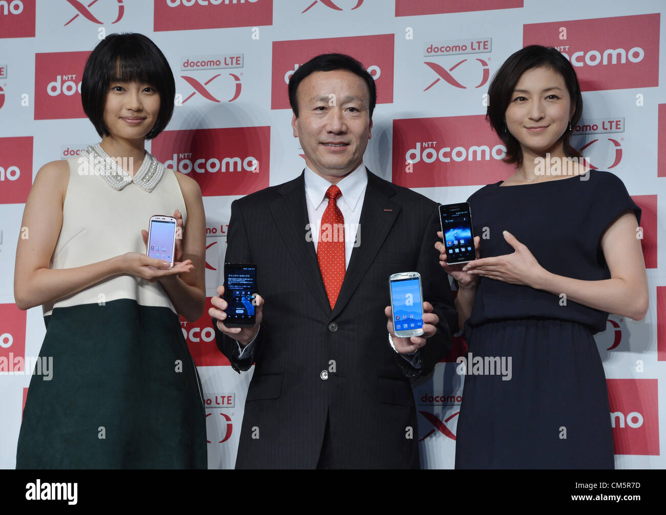 October 11, 2012, Tokyo, Japan - President Kaoru Kato, center, of Japan ...