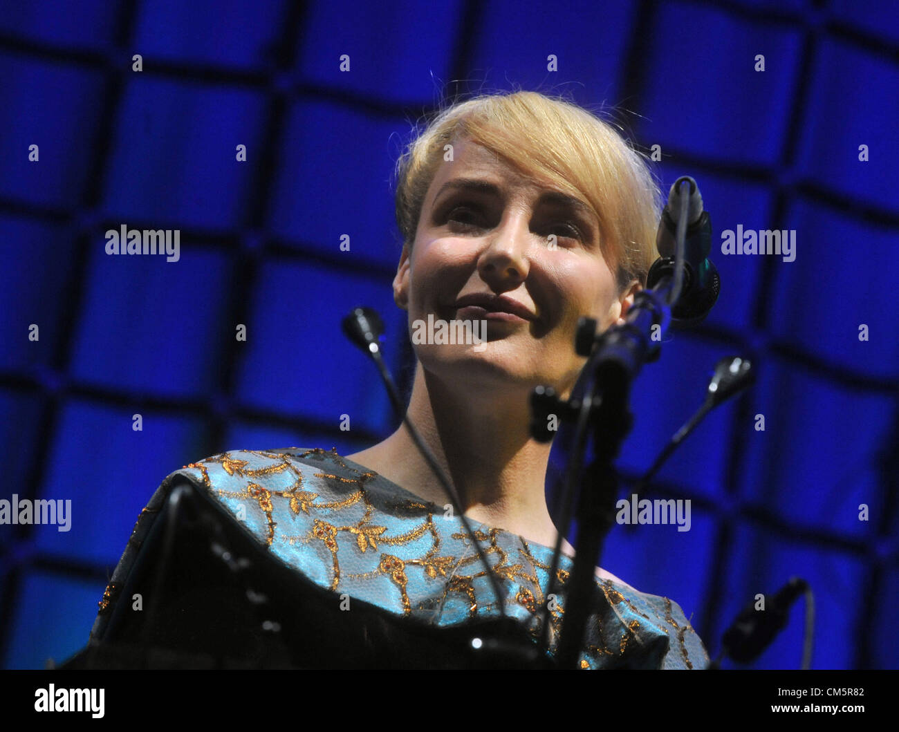 Lisa gerrard hi-res stock photography and images - Alamy