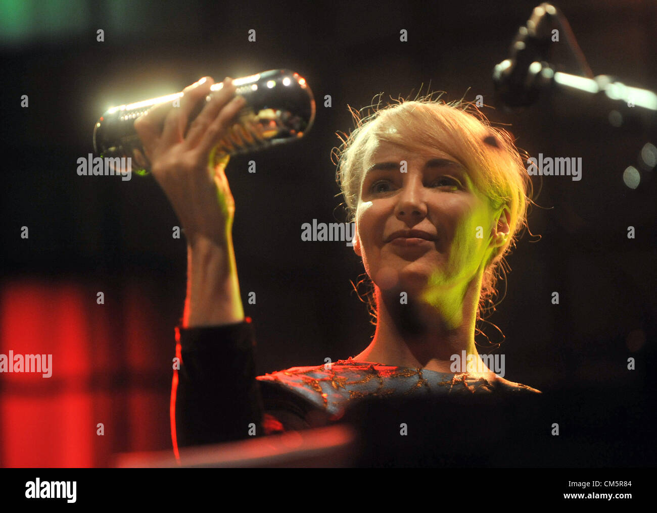 Lisa gerrard hi-res stock photography and images - Alamy