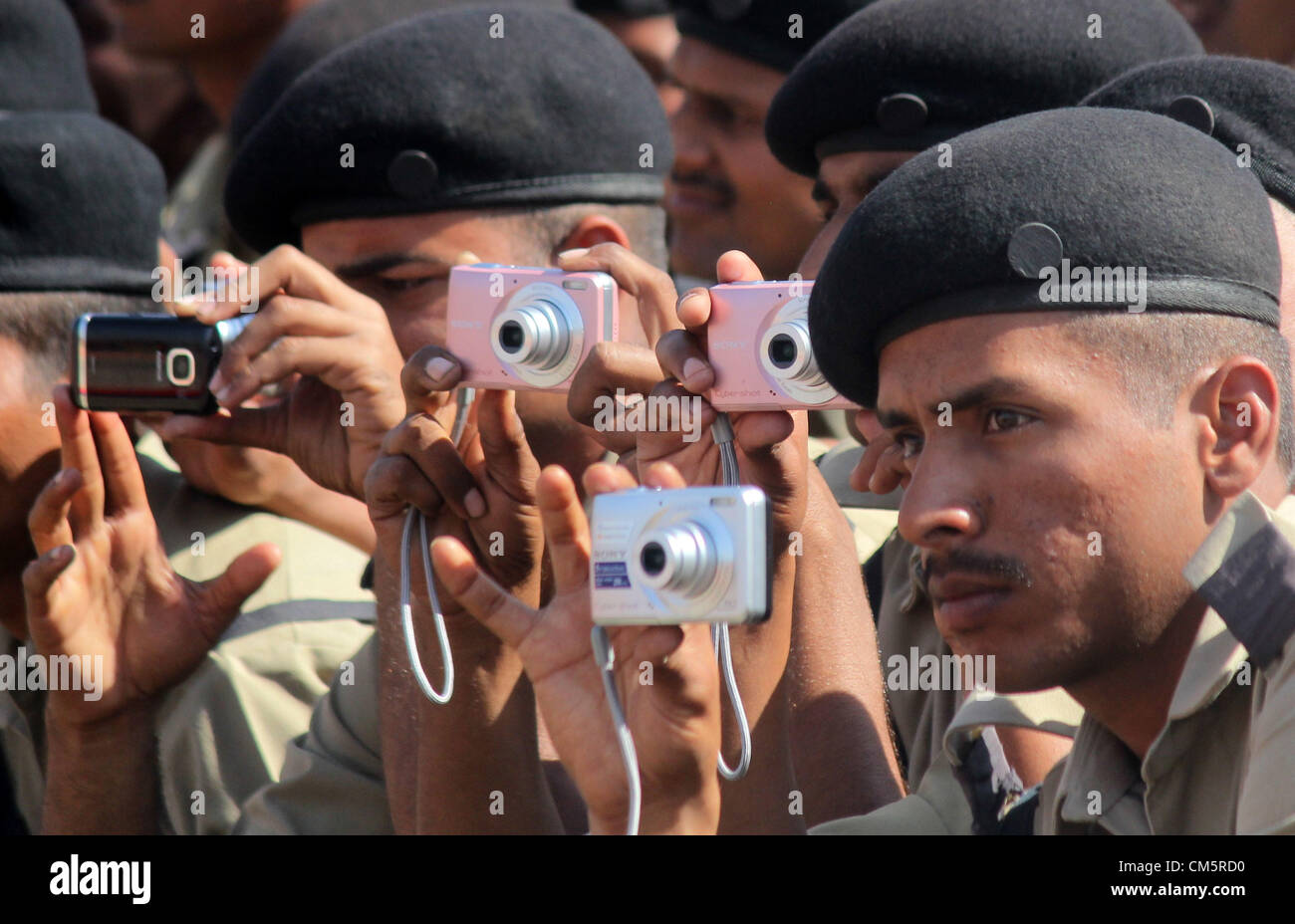 Oct. 11, 2012 - Indian Border Security Force (BSF) soldiers takeing ...