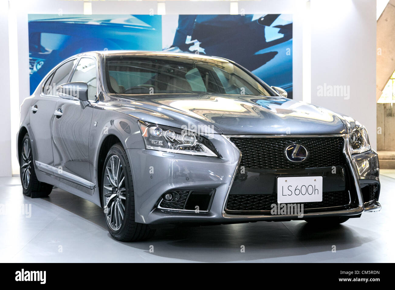 October 11, 2012, Tokyo, Japan - The 2013 Lexus LS600h is on display ...