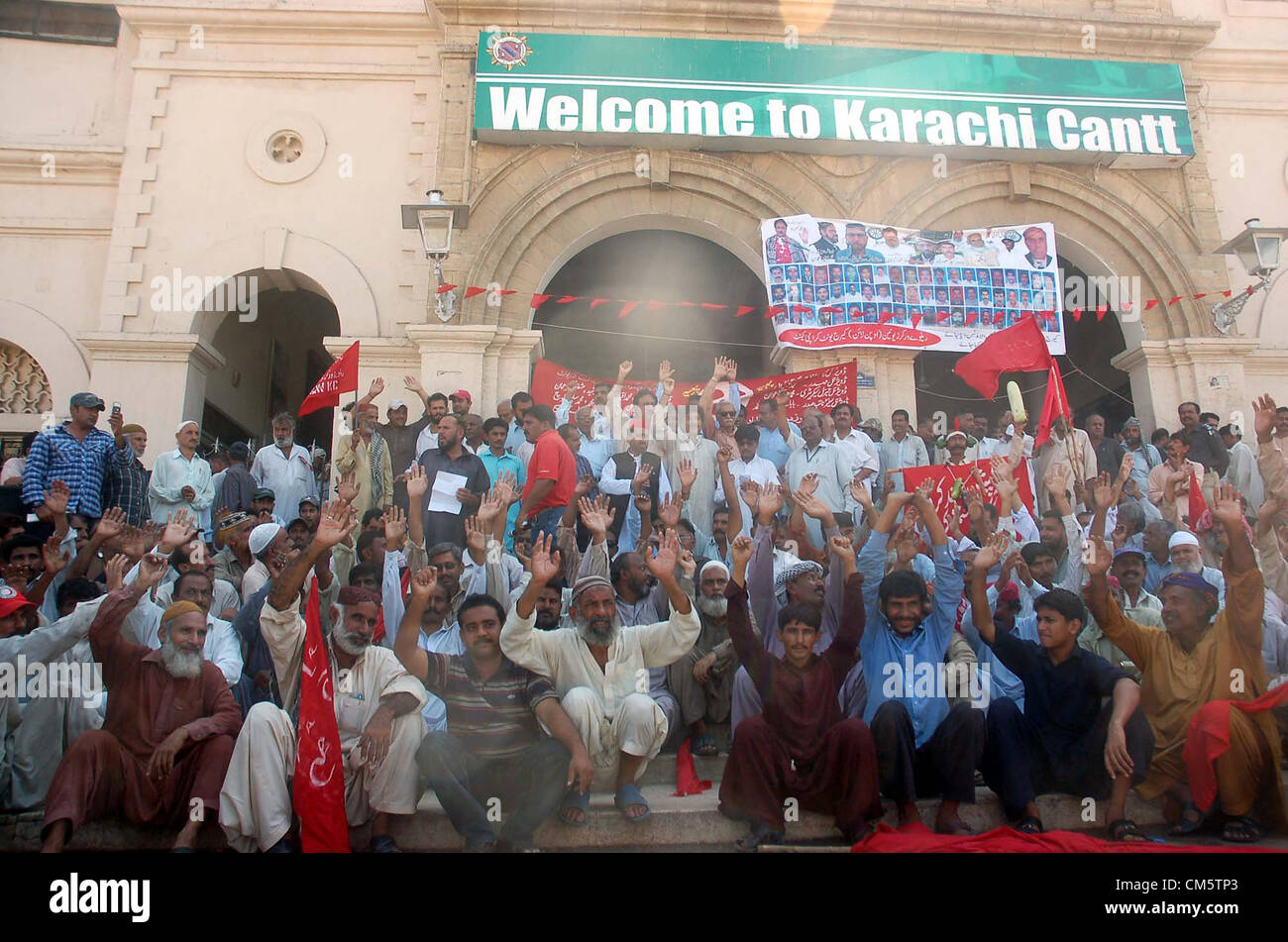 Members of Railways Workers Union chant slogans in favor of their ...