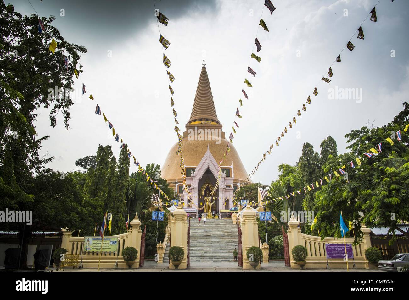 Oct. 12, 2012 - Nakhon Pathom, Nakhon Pathom, Thailand - Phra Pathom ...