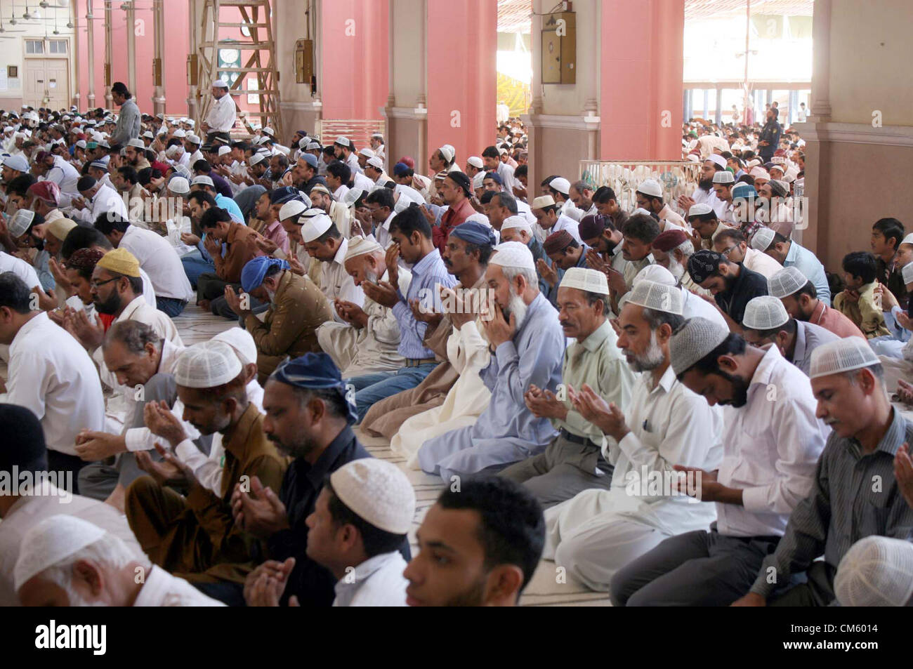Faithful Muslims offer Dua for health recovery of Malala Yousaf Zai ...