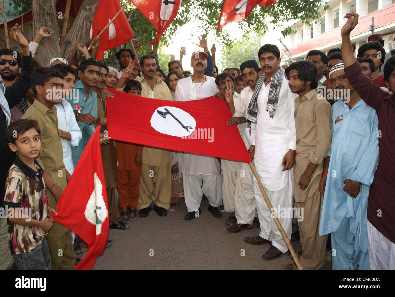 Activists of Jeay Sindh Qumi Mahaz chant slogans against Sindh Local ...