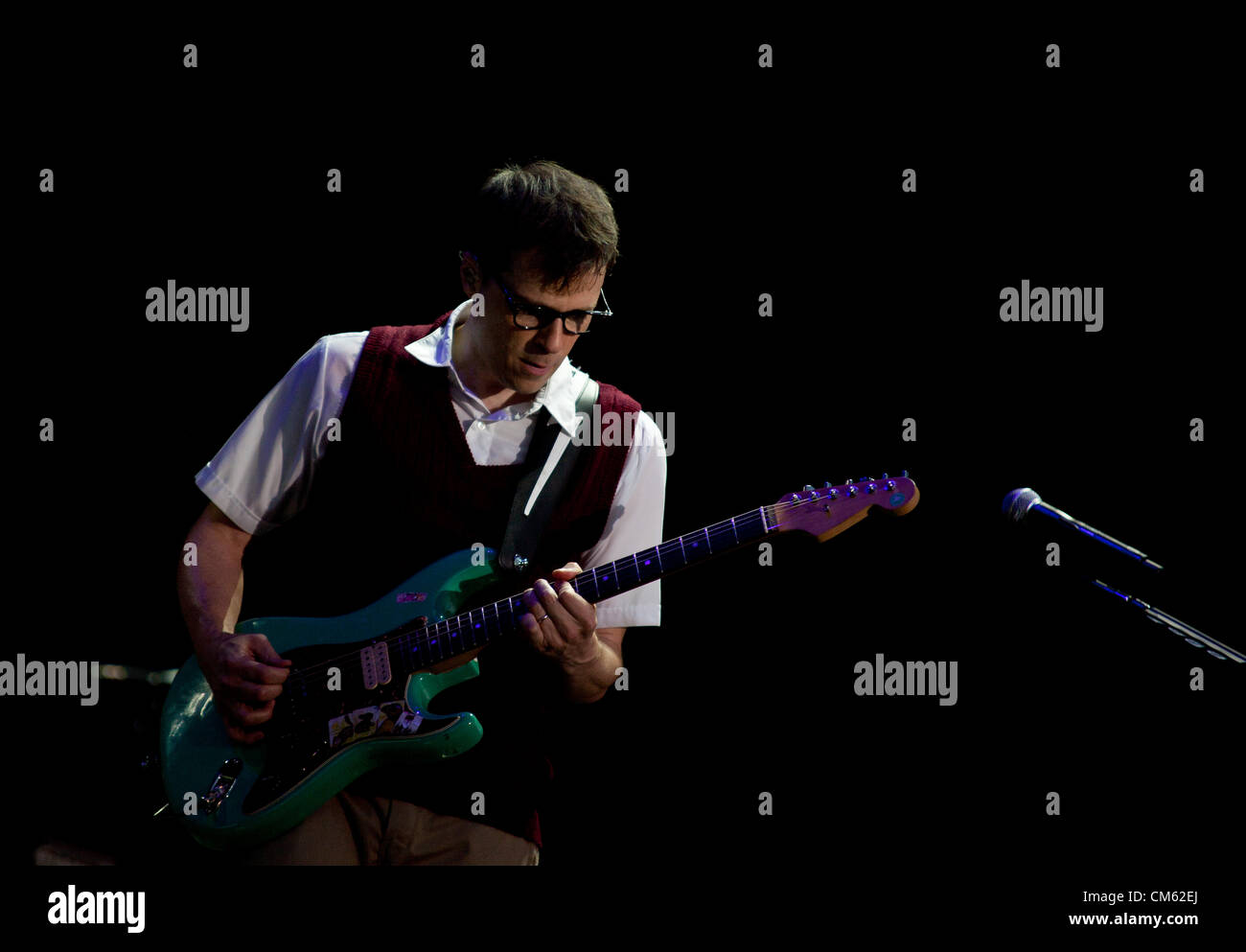 Weezer 2012 hi-res stock photography and images - Alamy