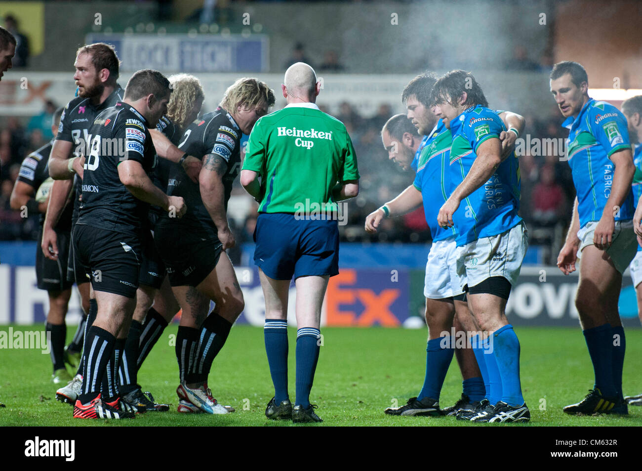 Rugby scrum steam hi-res stock photography and images - Alamy
