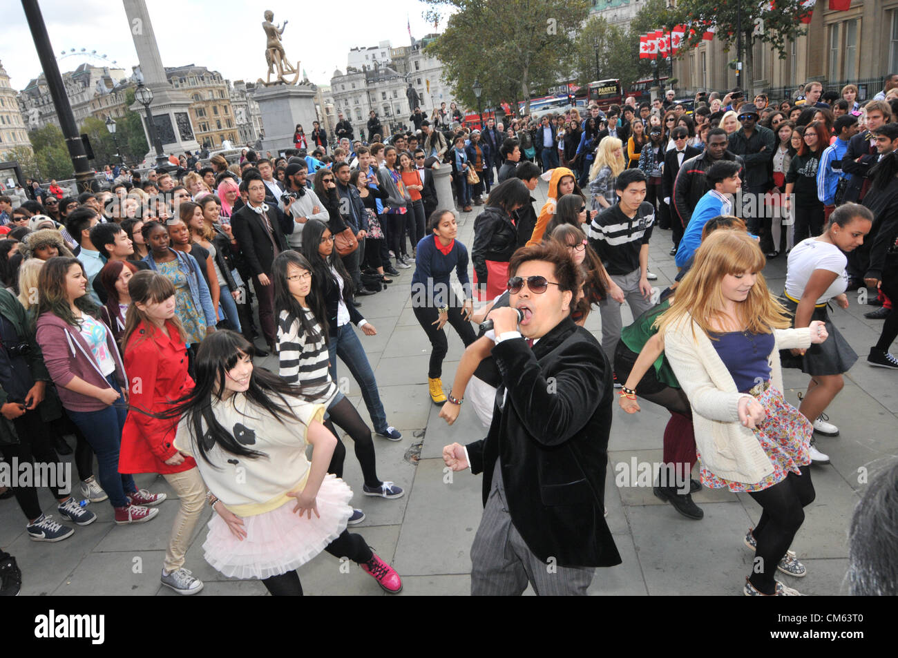Trafalgar Square, London, UK. 13th October 2012. The Flashmob dancers ...