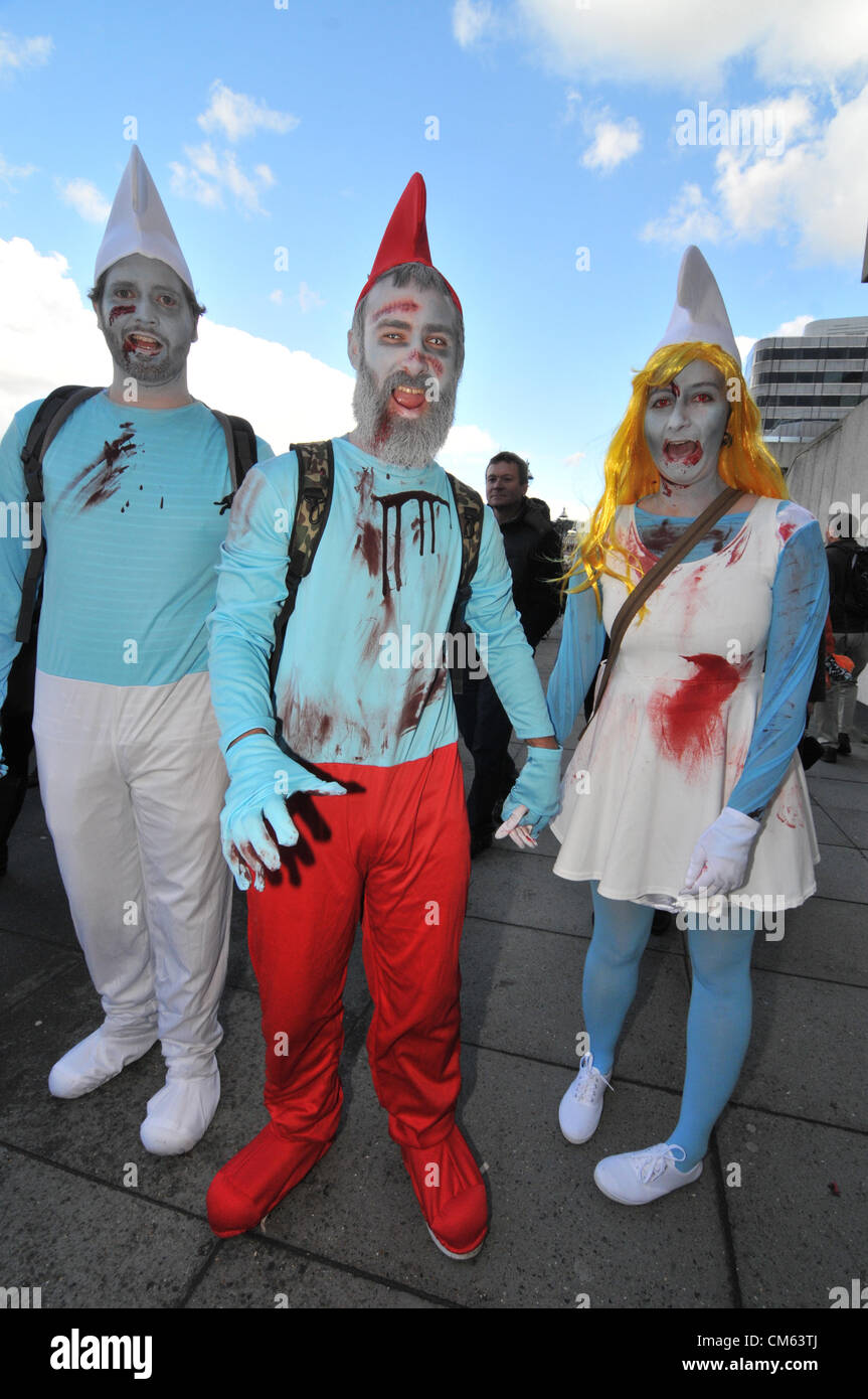 People dressed as smurfs hi-res stock photography and images - Alamy