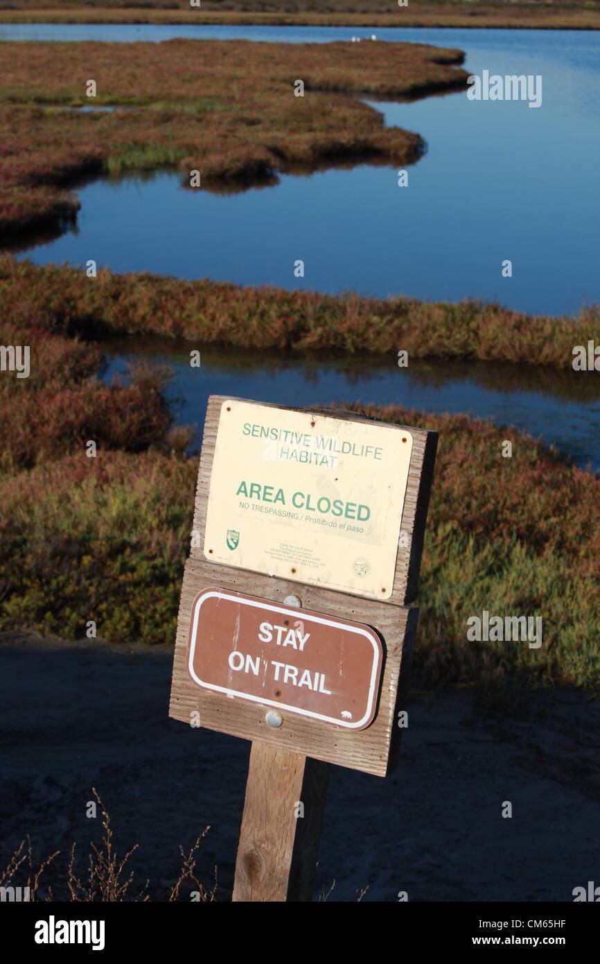 Sensitive habitat sign hi-res stock photography and images - Alamy
