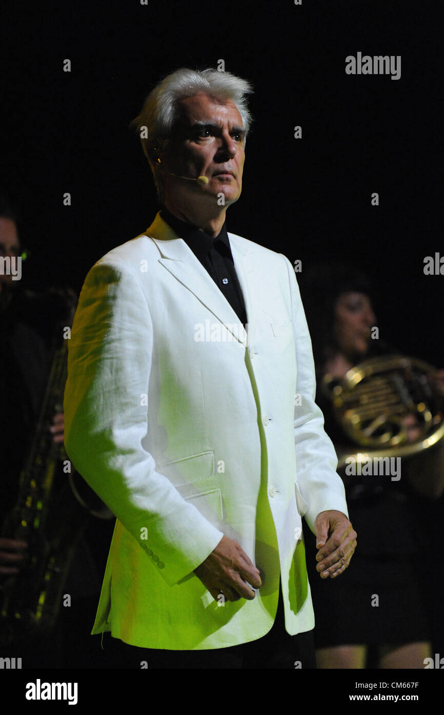 Los Angeles, California, USA - Musician-DAVID BYRNE performing with St ...