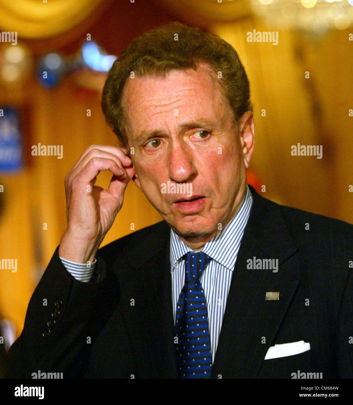 Former U.S. Senator Arlen Specter, long a moderate Republican who ...