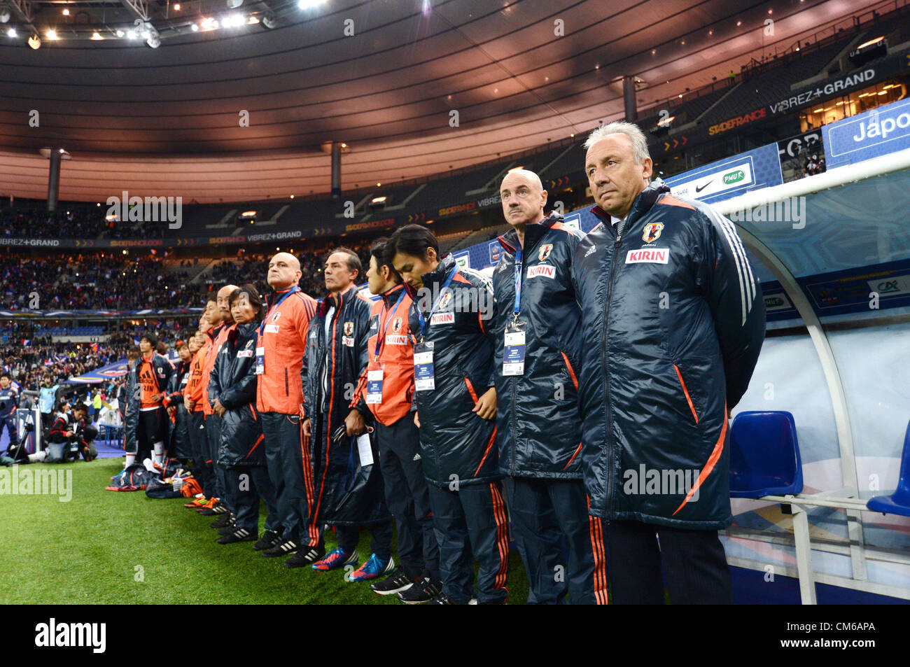 Coach coaching staff bench hi-res stock photography and images - Alamy
