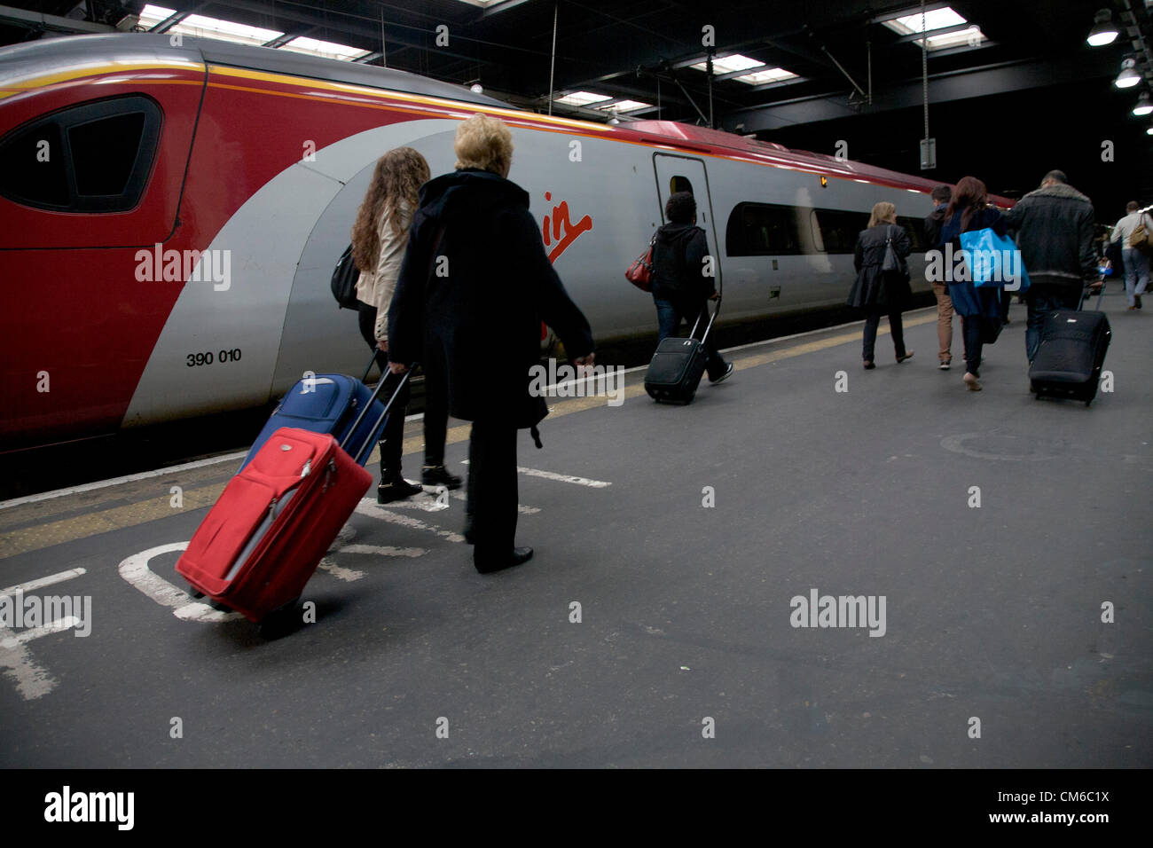 Scrap train uk hi-res stock photography and images - Alamy