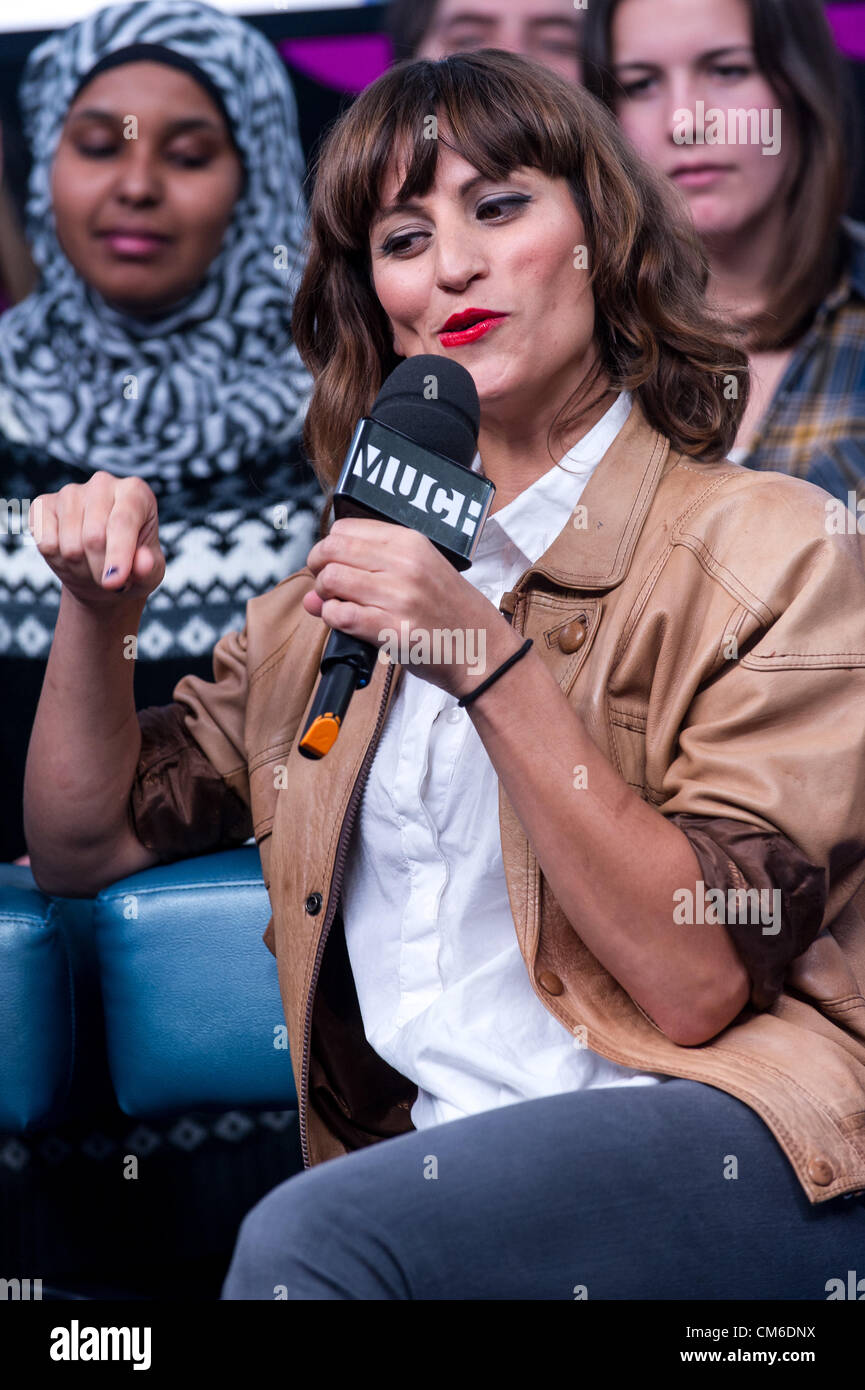 Performance by dragonette hi-res stock photography and images - Alamy