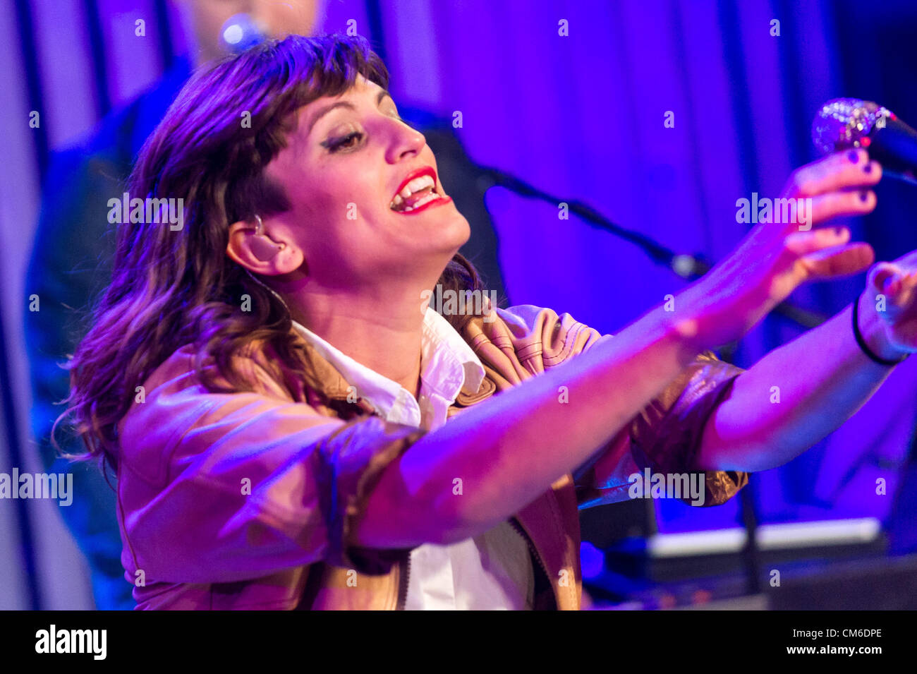 Performance by dragonette hi-res stock photography and images - Alamy