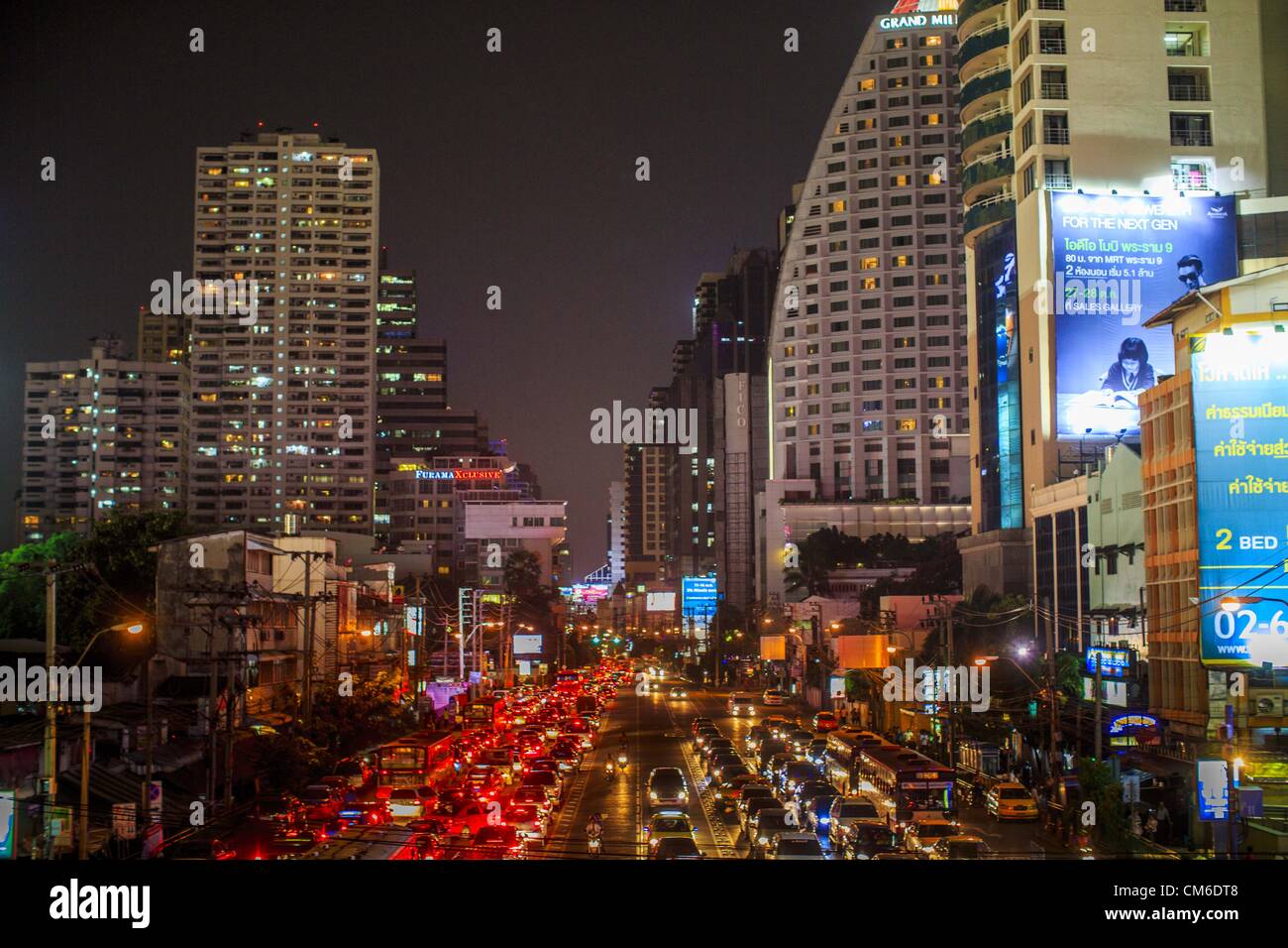 Sukhumvit soi 15 hi-res stock photography and images - Alamy