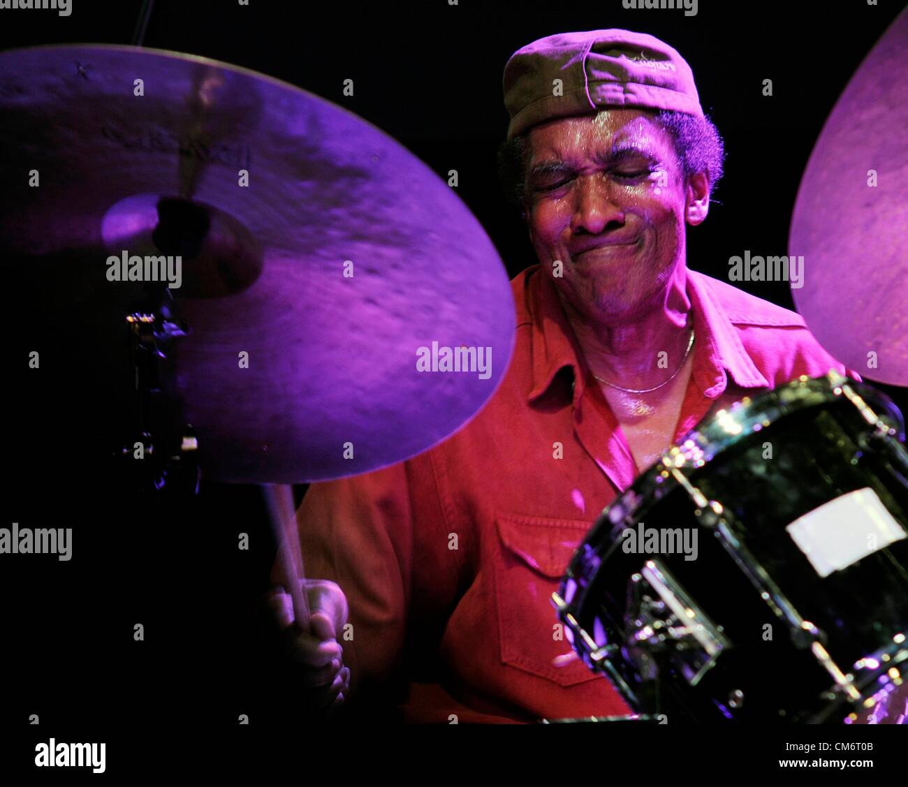 American jazz drummer hi-res stock photography and images - Alamy