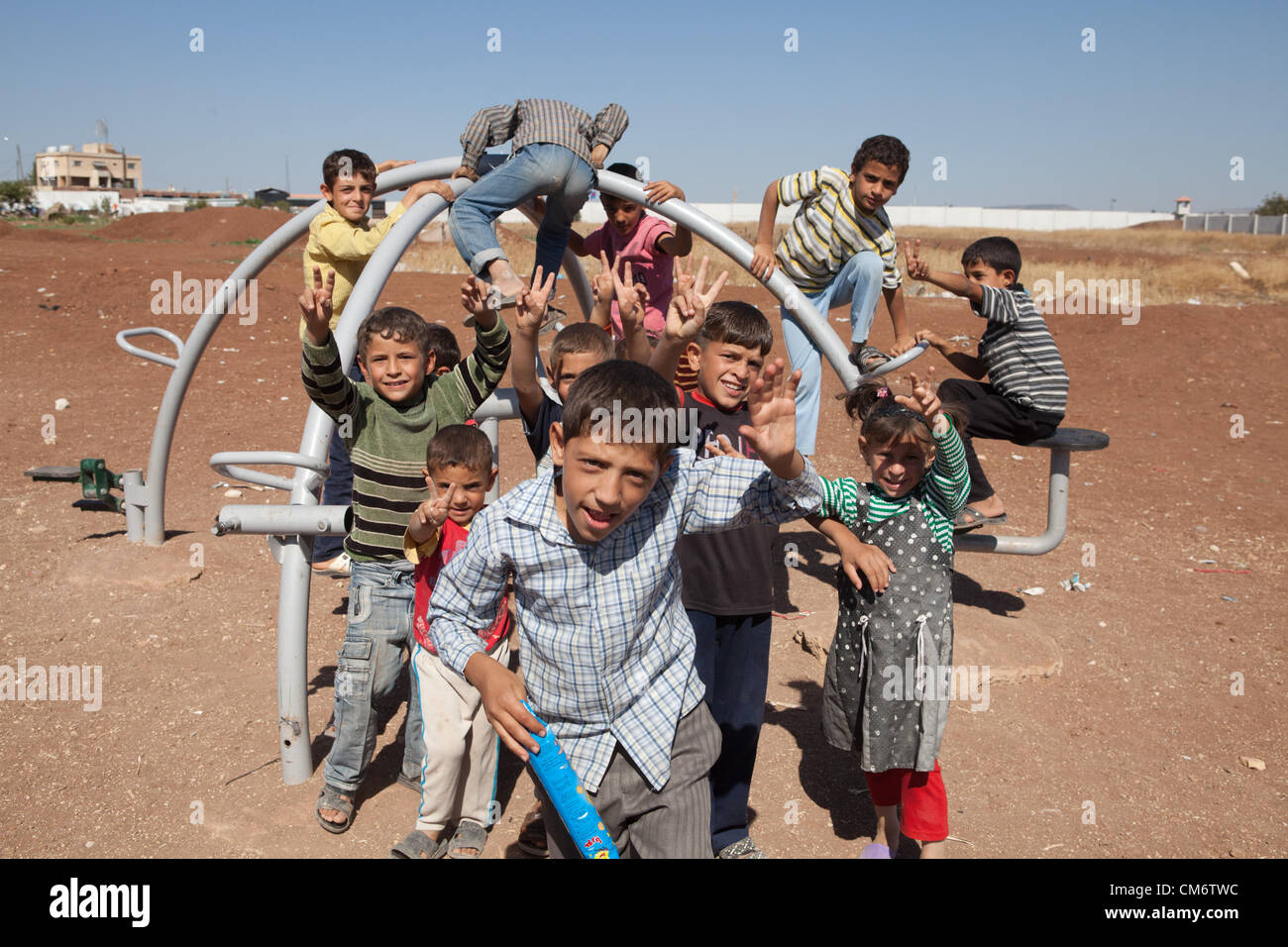 Happy children syria play hi-res stock photography and images - Alamy