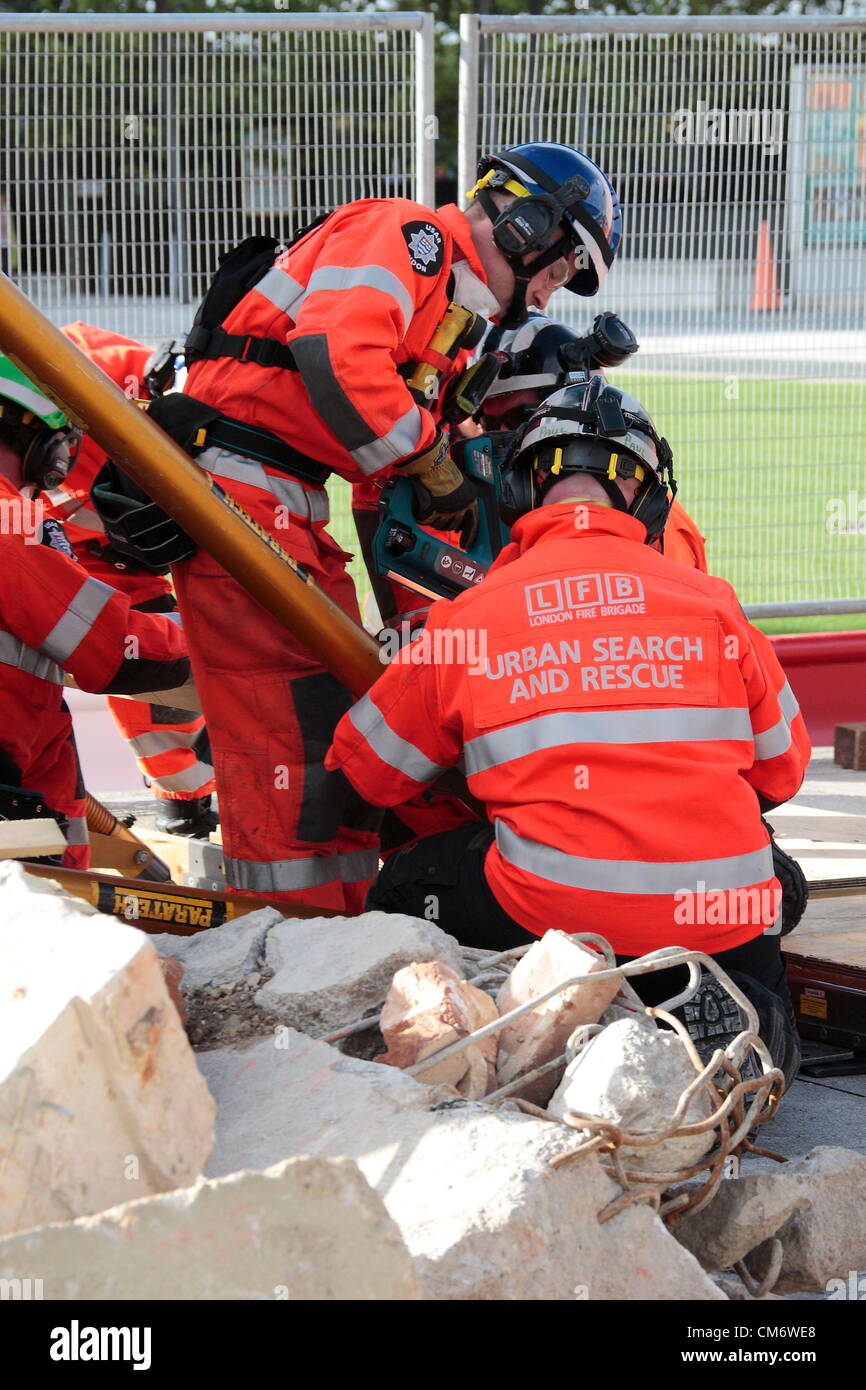 Fire rescue usar rescue equipment hi-res stock photography and images ...