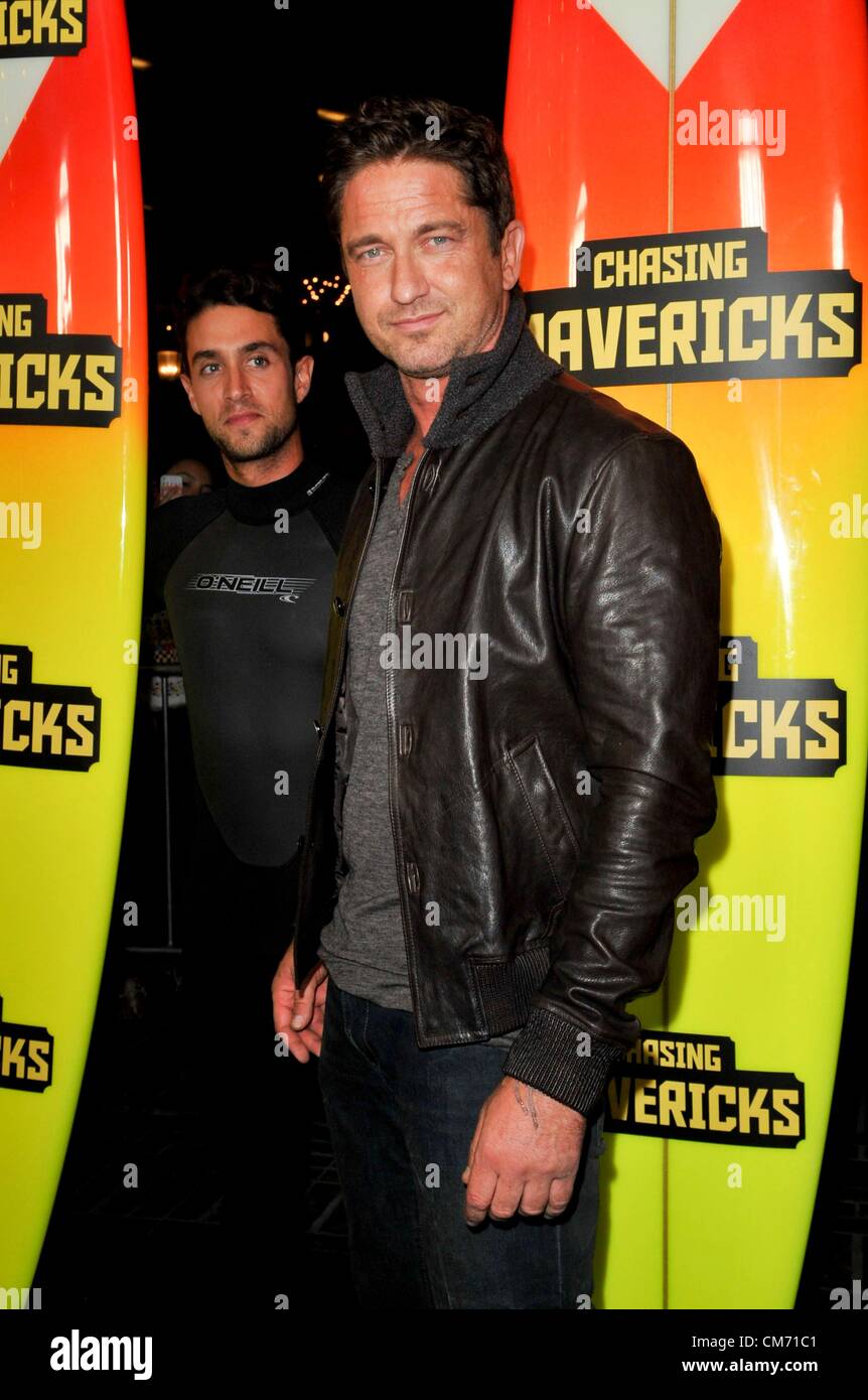 Gerard butler chasing mavericks hi-res stock photography and images - Alamy