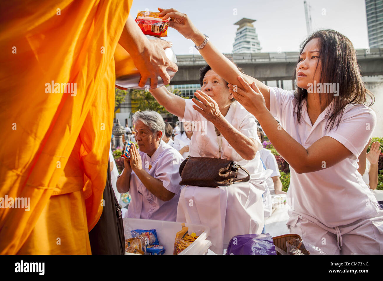 Morning donations food monks hi-res stock photography and images - Alamy