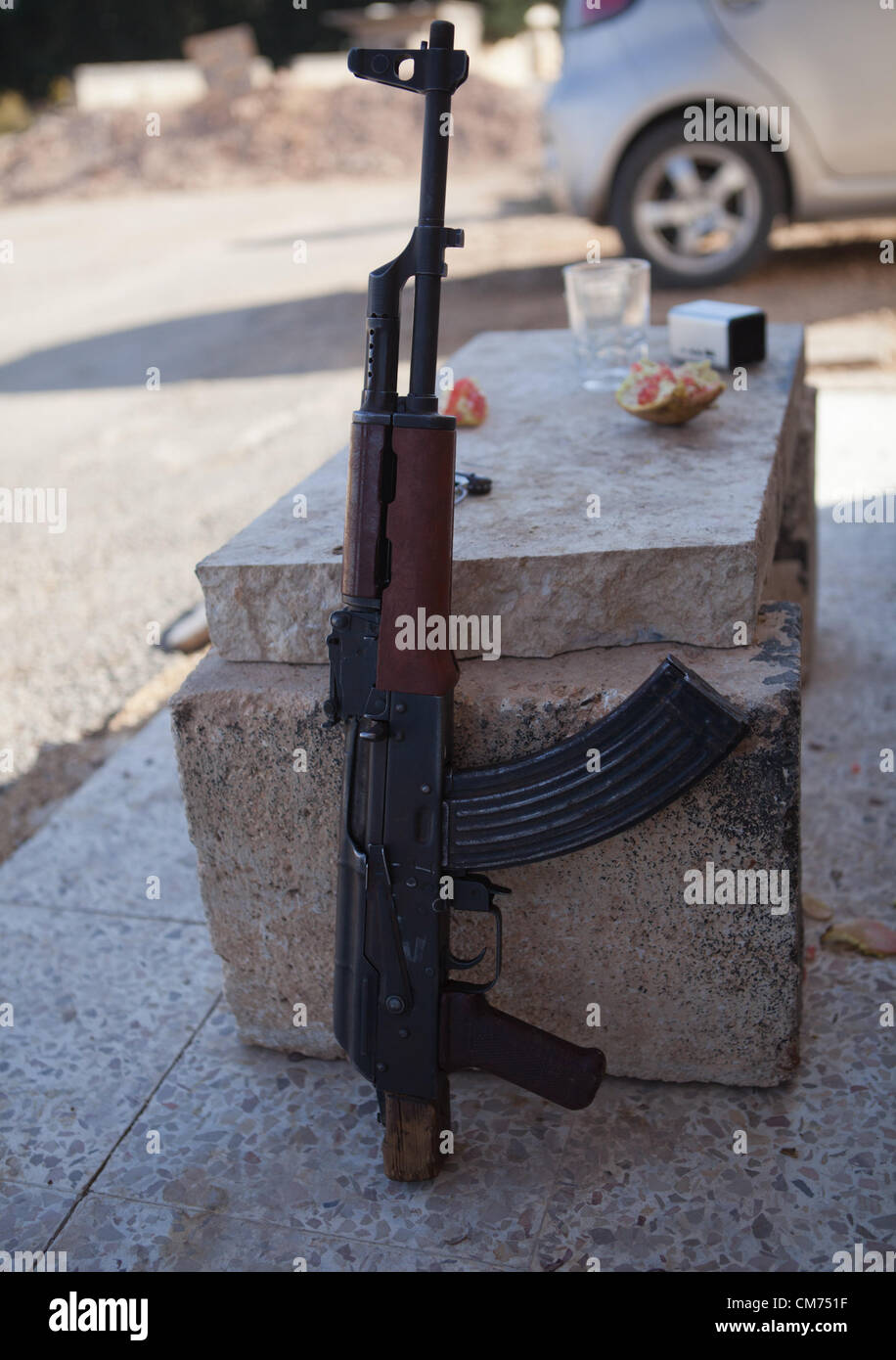 Azaz, Syria. 19th October 2012. A Free Syrian Army rifle at a ...
