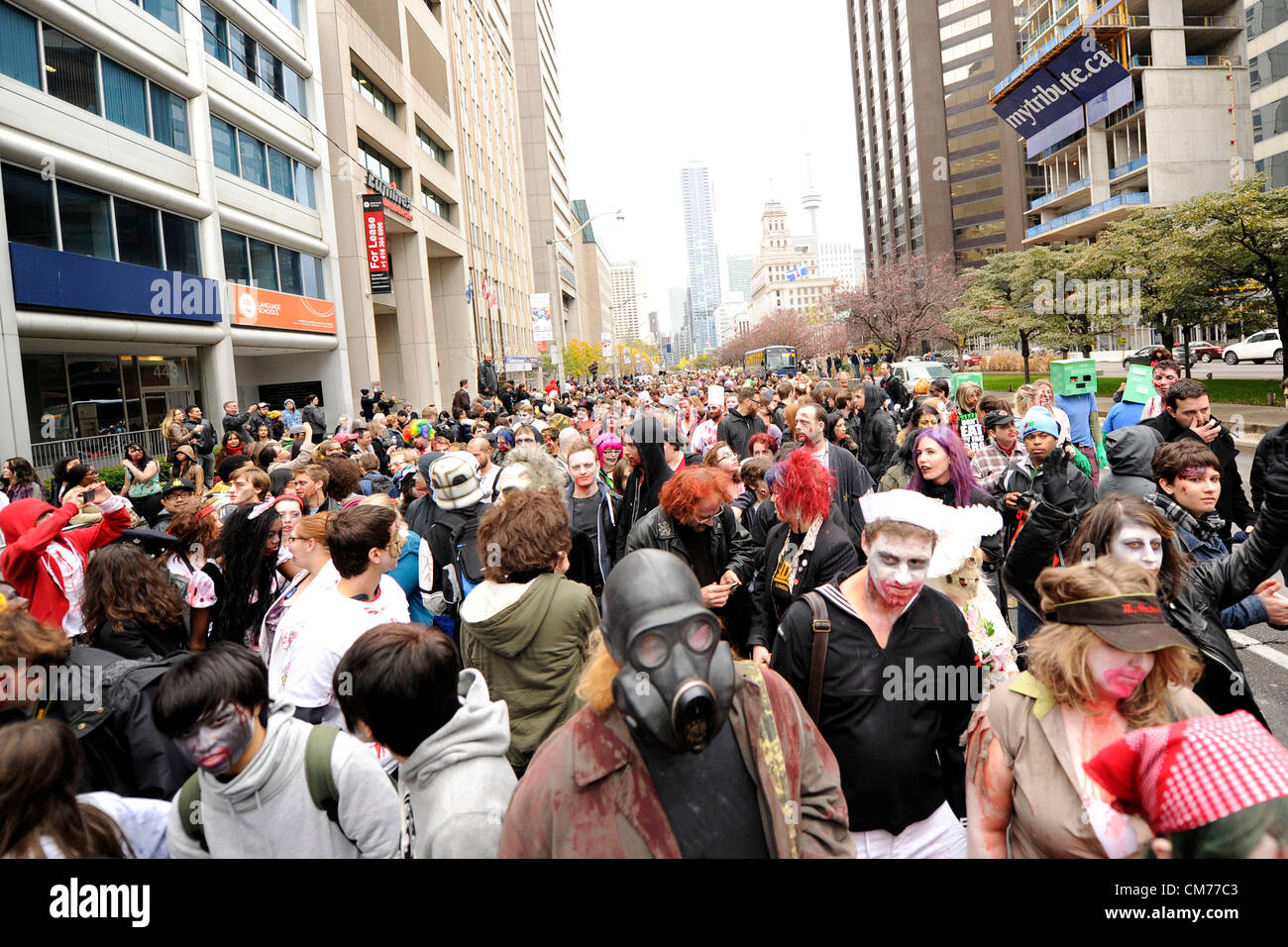 Zombies crowd hi-res stock photography and images - Alamy
