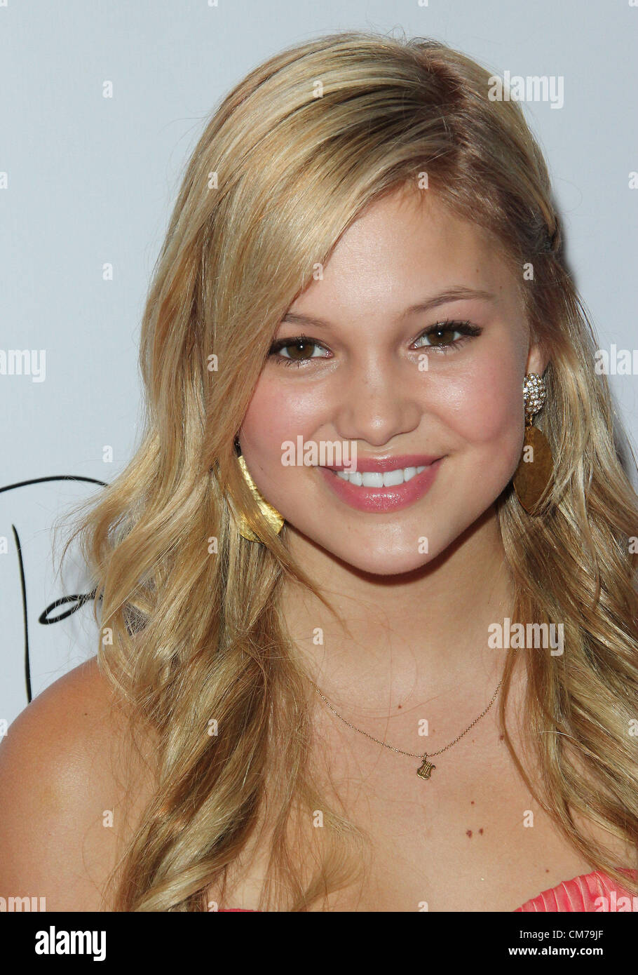 Olivia Holt And Bella Thorne
