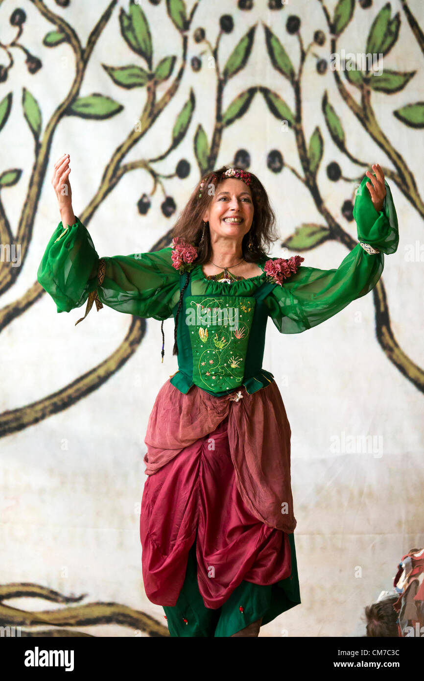 Sarah Finch (Titania) in 'The Lovers' Dreame' by William Shakespeare ...