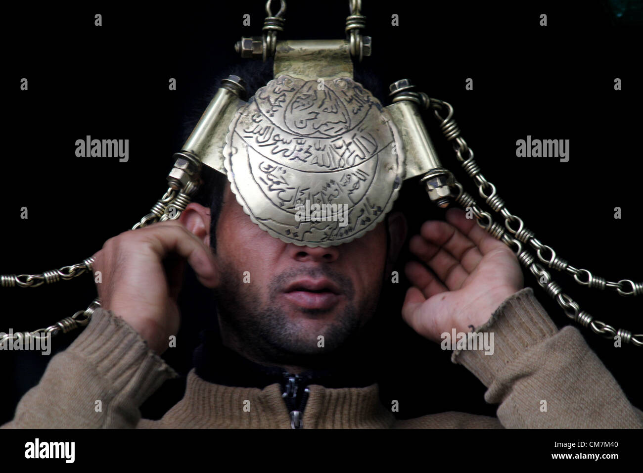Oct. 23, 2012 - Srinagar, Kashmir - A muslim touches a holy chain ...